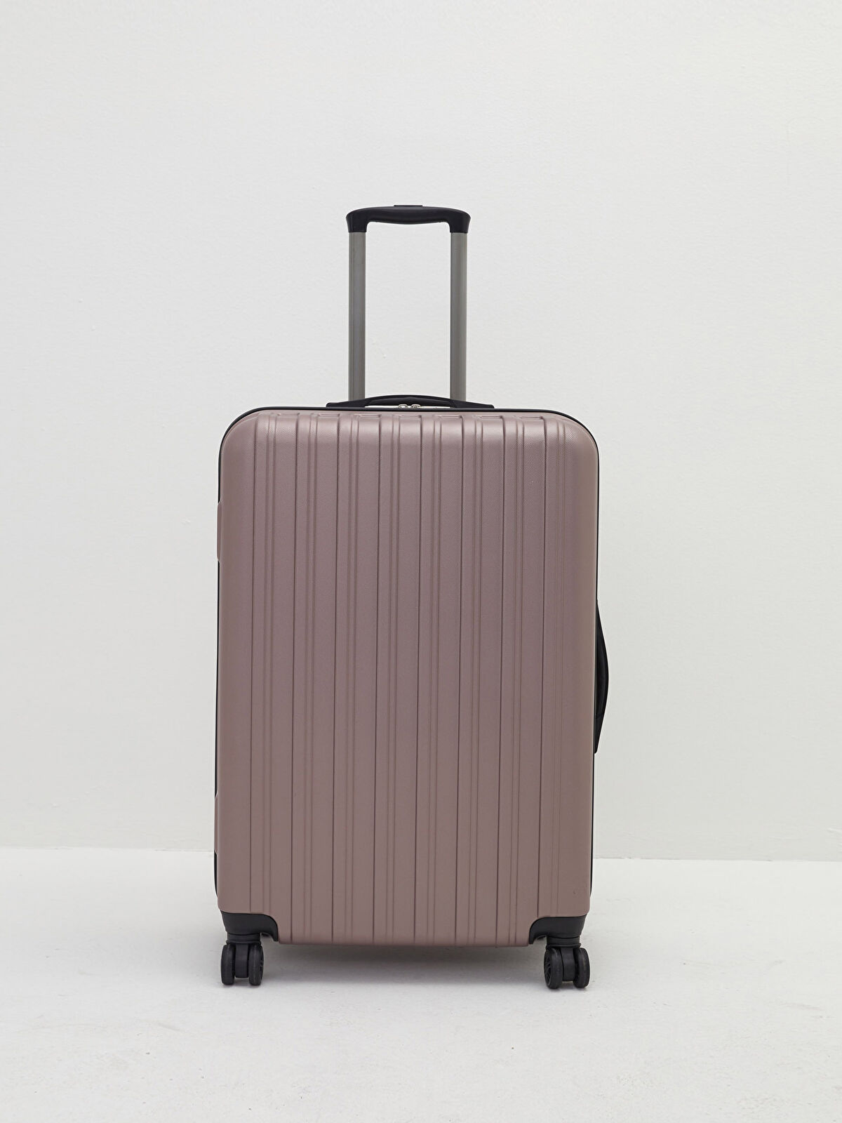 Orta Boy Çekme Mekanizmalı Valiz