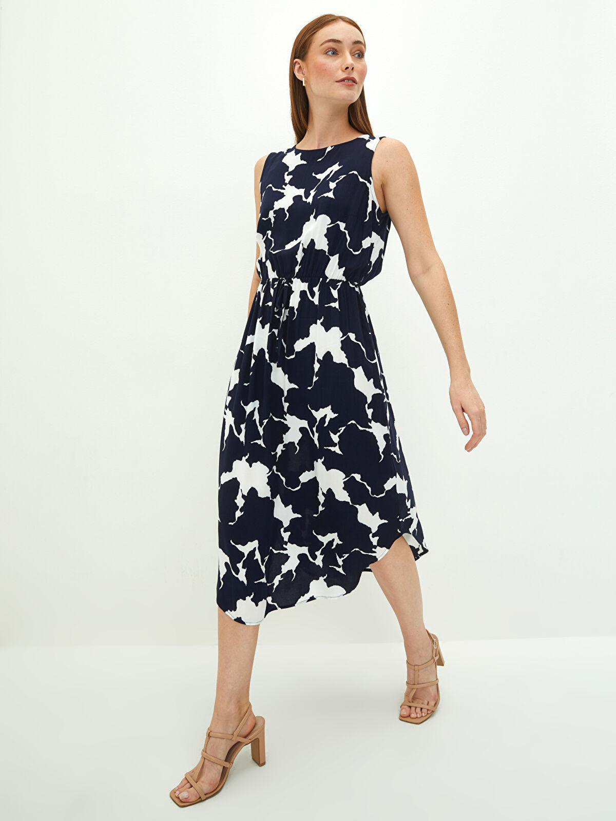 LCW CLASSIC Bisiklet Yaka Puantiyeli A Kesim Viskon Kadın Elbise