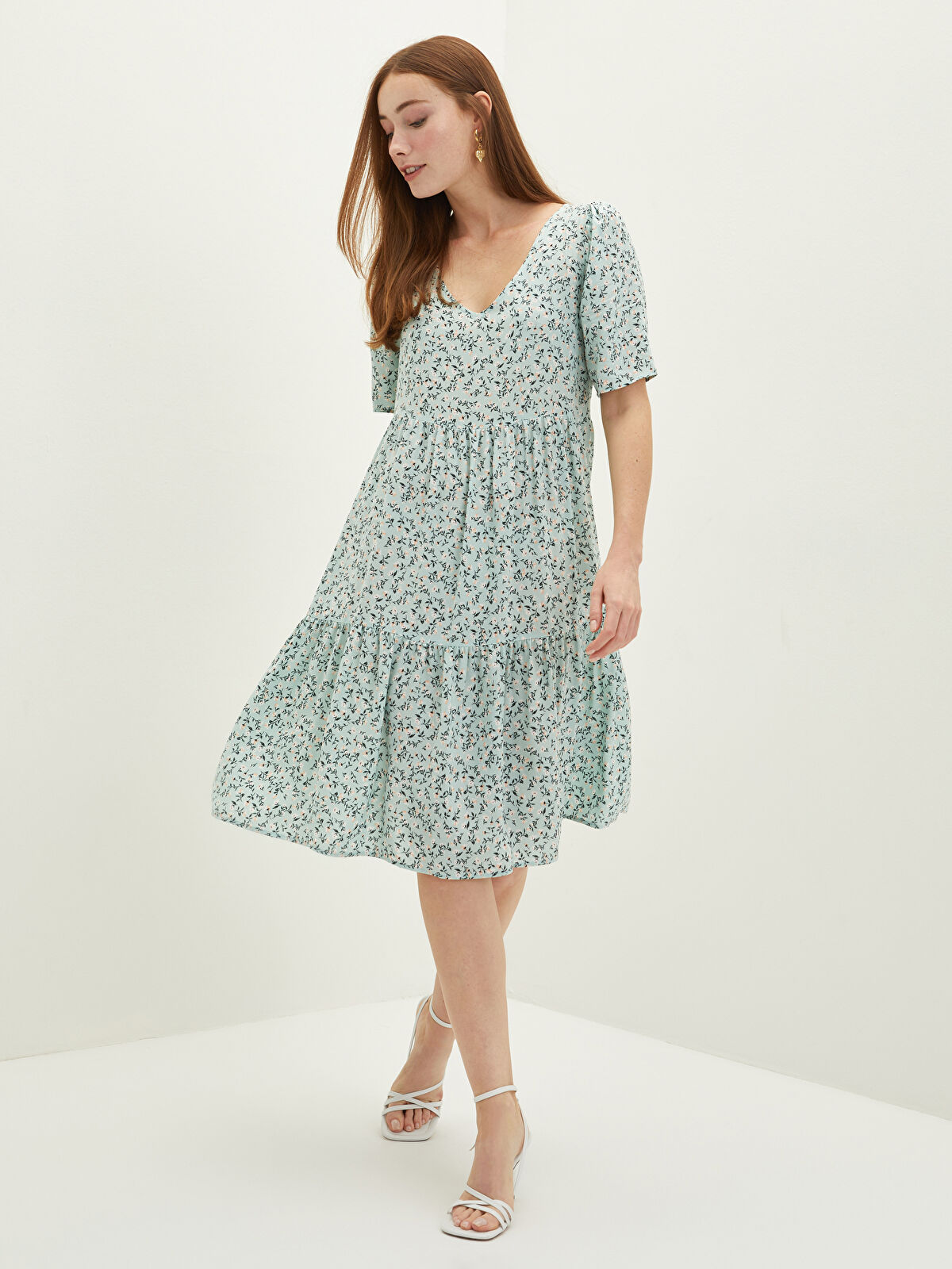 LCW CLASSIC V Yaka Çiçekli Kısa Kollu A Kesim Viskon Kadın Elbise