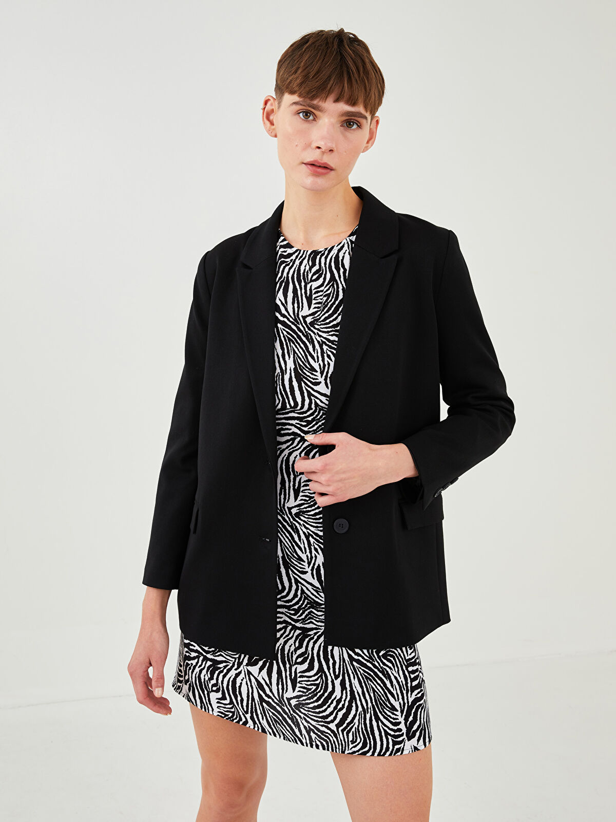 LCW VISION Düğme Kapamalı Kısa Kollu Kemer Detaylı Kadın Blazer Ceket LCW VISION Düğme Kapamalı Kısa Kollu Kemer Detaylı Kadın Blazer Ceket