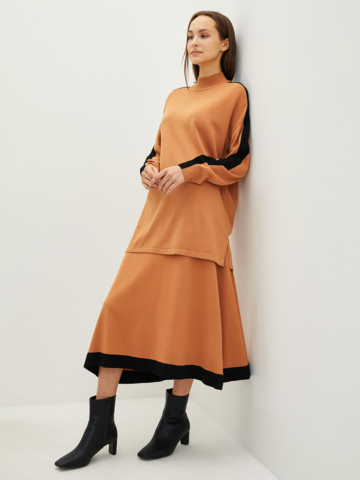 MODEST Beli Lastikli Şerit Detaylı Kadın Triko Etek MODEST Beli Lastikli Şerit Detaylı Kadın Triko Etek