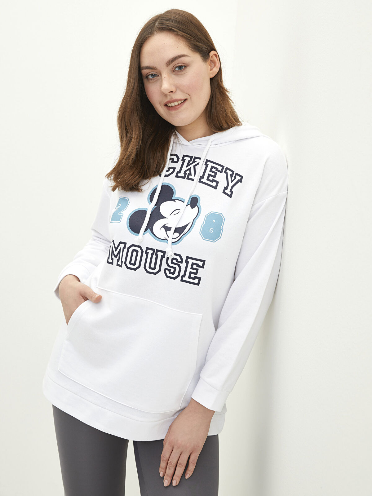 Büyük Beden Kapüşonlu Mickey Mouse Baskılı Uzun Kollu Kadın Sweatshirt Büyük Beden Kapüşonlu Mickey Mouse Baskılı Uzun Kollu Kadın Sweatshirt
