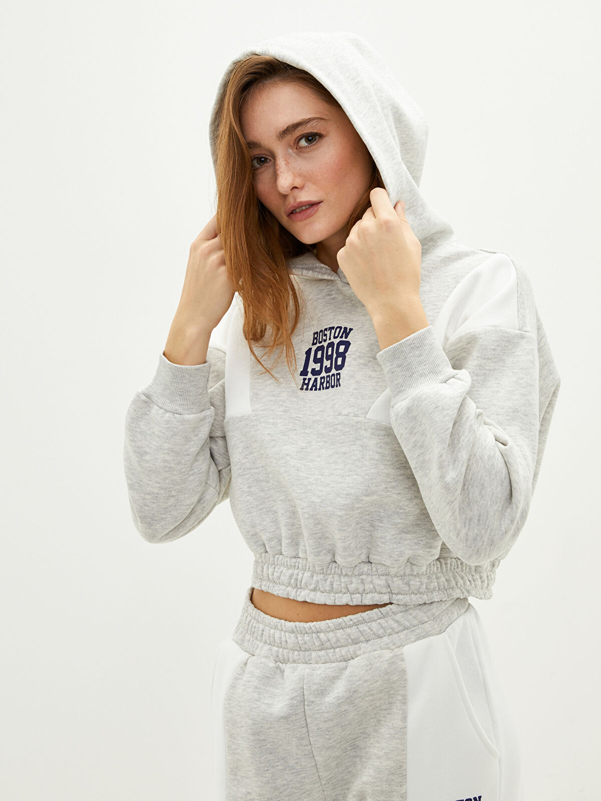 LCW CASUAL Kapüşonlu Renk Bloklu Baskı Detaylı Uzun Kollu Kadın Sweatshirt