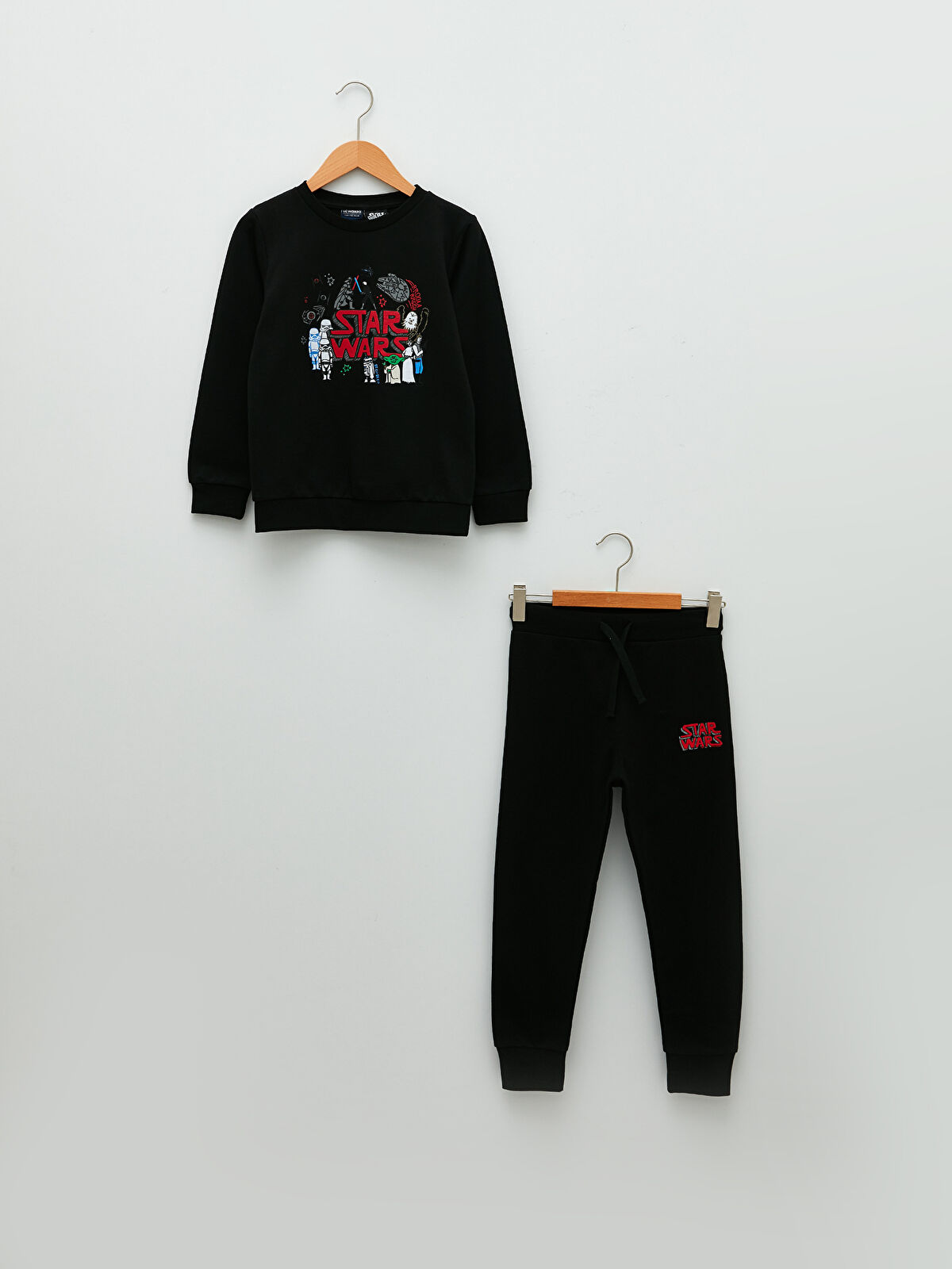 Bisiklet Yaka Star Wars Baskılı Uzun Kollu Erkek Çocuk Sweatshirt ve Eşofman Altı Bisiklet Yaka Star Wars Baskılı Uzun Kollu Erkek Çocuk Sweatshirt ve Eşofman Altı