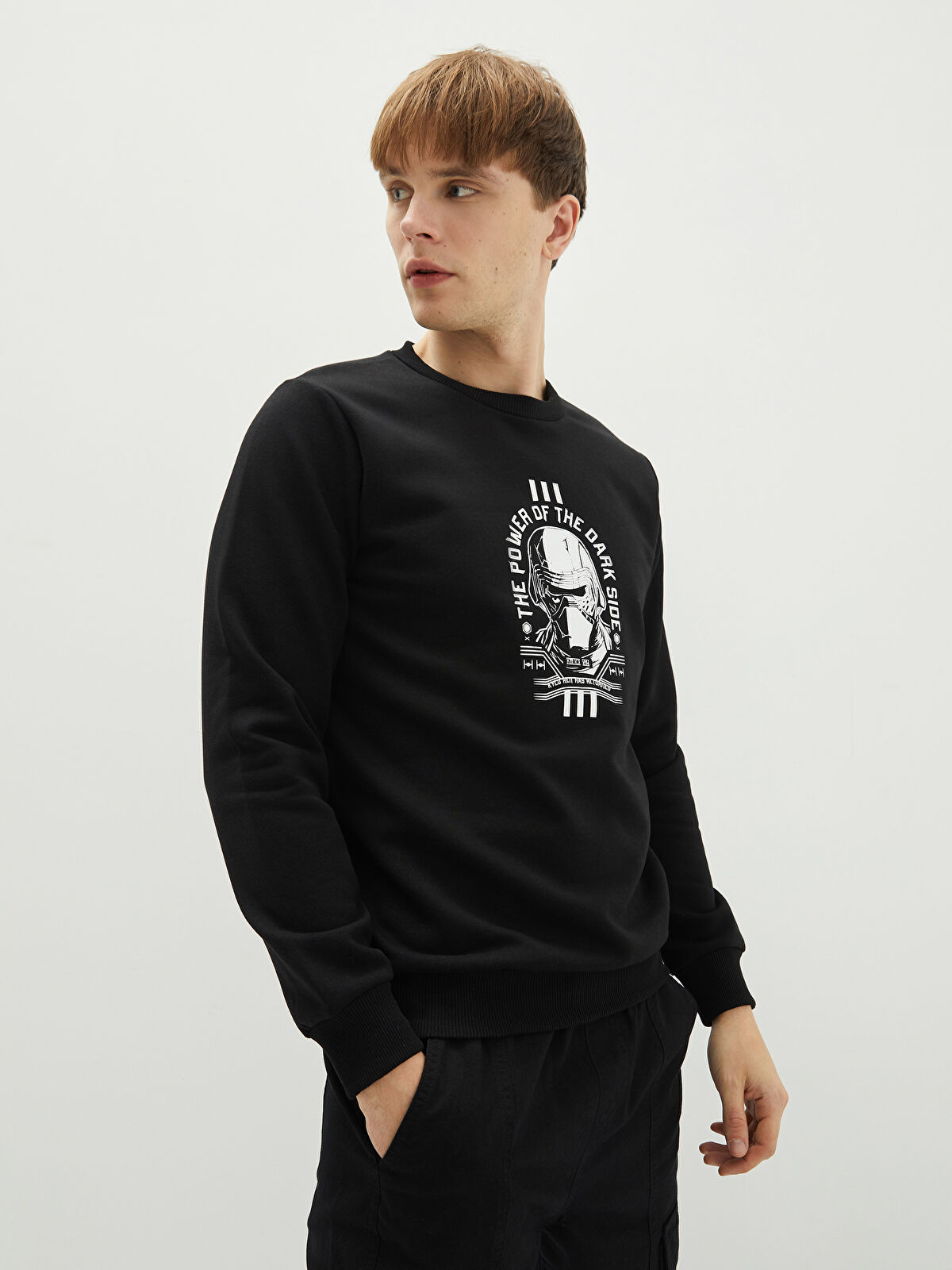 LCW CASUAL Bisiklet Yaka Uzun Kollu Star Wars Baskılı Erkek Sweatshirt