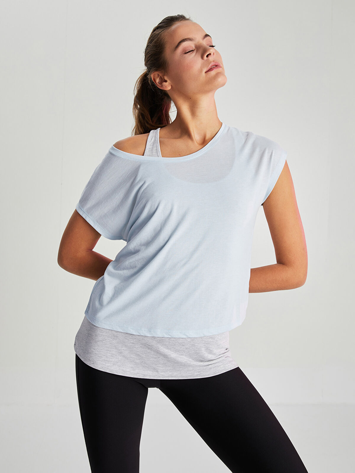 LCW ACTIVE Bisiklet Yaka Düz Kısa Kollu Kadın Spor Atlet ve Tişört Takım LCW ACTIVE Bisiklet Yaka Düz Kısa Kollu Kadın Spor Atlet ve Tişört Takım