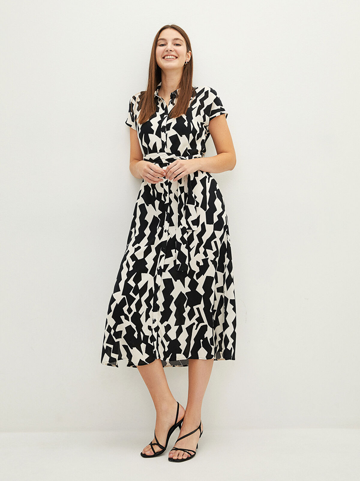 LCW CLASSIC Gömlek Yaka Desenli Beli Bağlama Detaylı Kısa Kollu Viskon Kadın Elbise