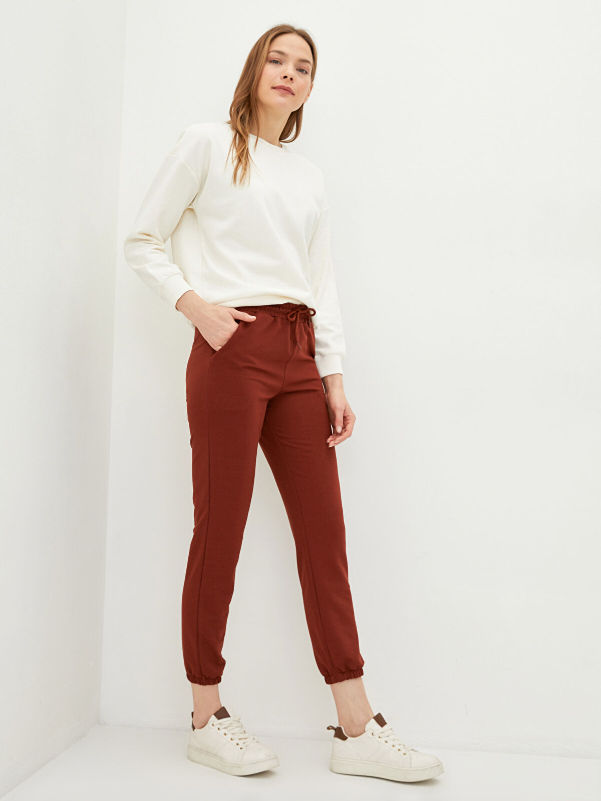 LCW BASIC Beli Lastikli Bağlamalı Cep Detaylı Kadın Jogger Eşofman Altı LCW BASIC Beli Lastikli Bağlamalı Cep Detaylı Kadın Jogger Eşofman Altı