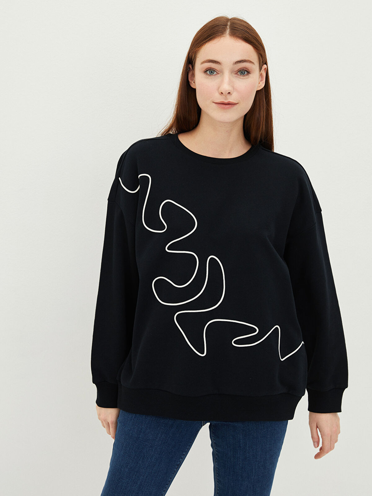 LCW CLASSIC Bisiklet Yaka Nakışlı Uzun Kollu Kadın Sweatshirt