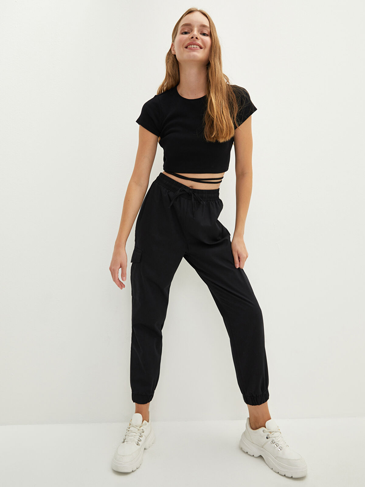 LCW CASUAL Beli Lastikli Düz Cep Detaylı Gabardin Kadın Jogger Pantolon LCW CASUAL Beli Lastikli Düz Cep Detaylı Gabardin Kadın Jogger Pantolon