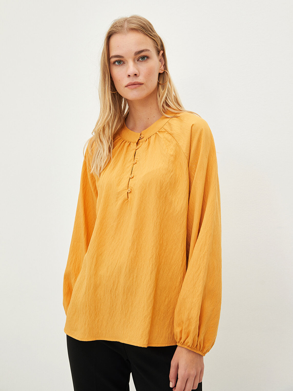 LCW CLASSIC Bisiklet Yaka Düz Uzun Kollu Gabardin Kumaş Kadın Bluz