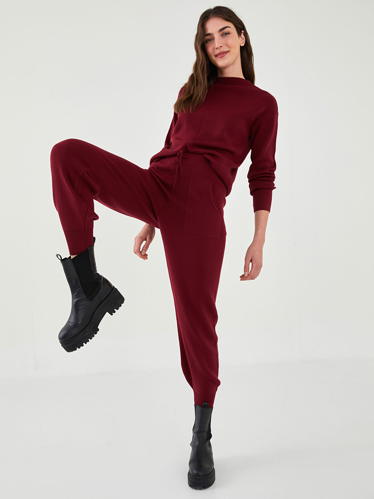 XSIDE Beli Lastikli Düz Cep Detaylı Kadın Triko Jogger Pantolon XSIDE Beli Lastikli Düz Cep Detaylı Kadın Triko Jogger Pantolon