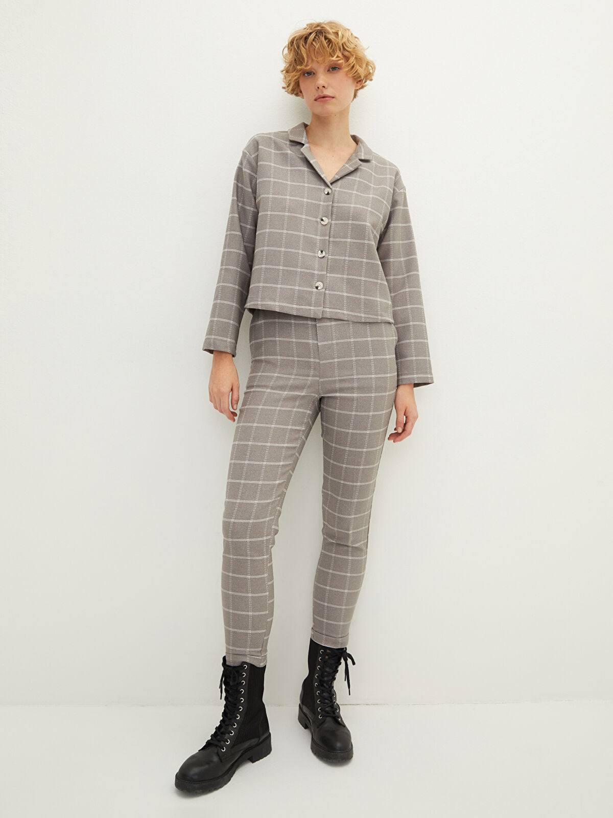 LCW CASUAL Standart Fit Cep Detaylı Ekose Kadın Pantolon