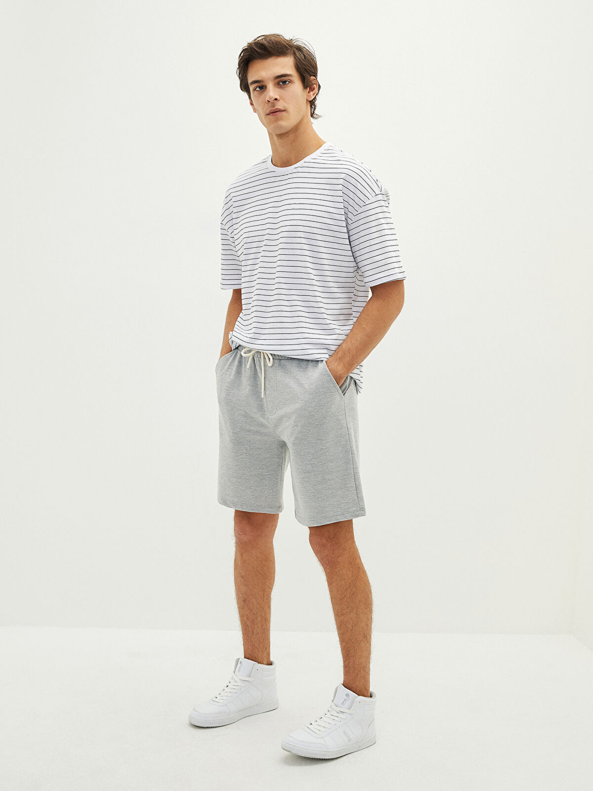 LCW CASUAL Slim Fit Beli Bağlamalı Erkek Şort