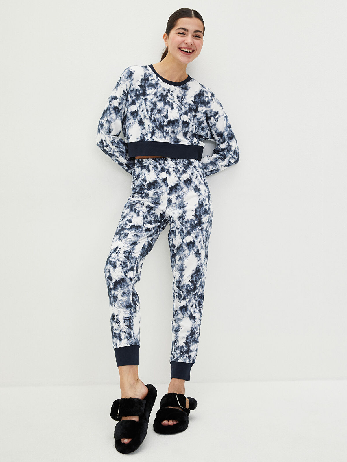 LCW DREAM Bisiklet Yaka Batik Desenli Uzun Kollu Pamuklu Kadın Pijama Takımı