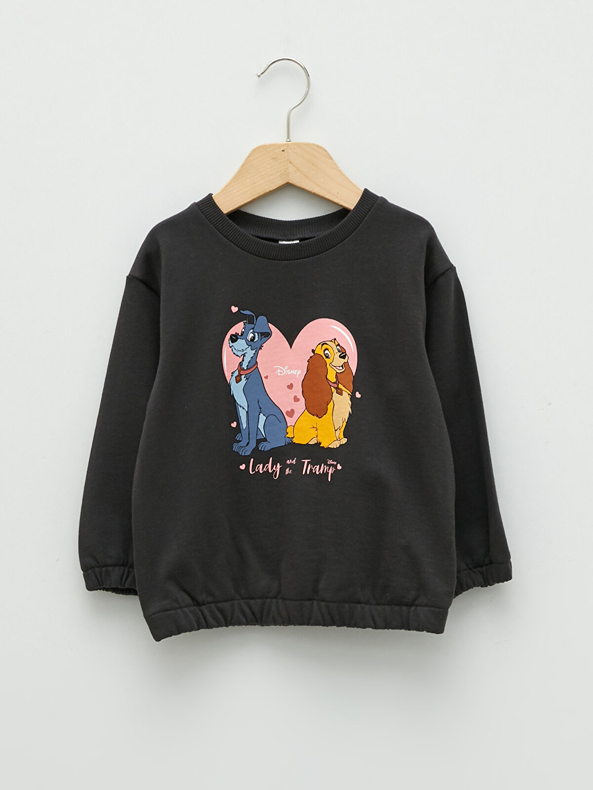 Bisiklet Yaka Uzun Kollu Lady And The Tramp Baskılı Pamuklu Kız Bebek Sweatshirt Bisiklet Yaka Uzun Kollu Lady And The Tramp Baskılı Pamuklu Kız Bebek Sweatshirt