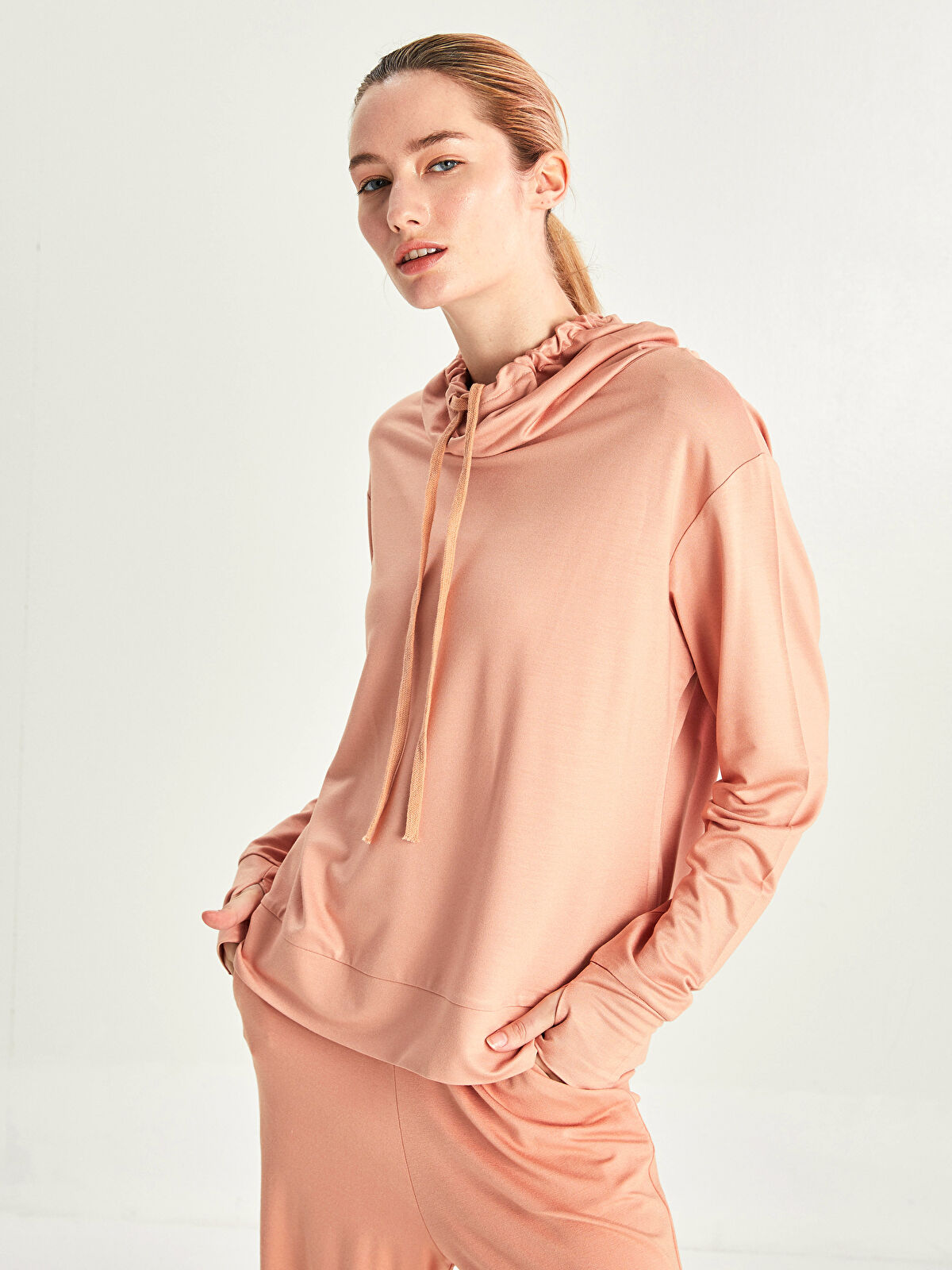 LCW ACTIVE Keşiş Yaka Düz Uzun Kollu Kadın Spor Sweatshirt