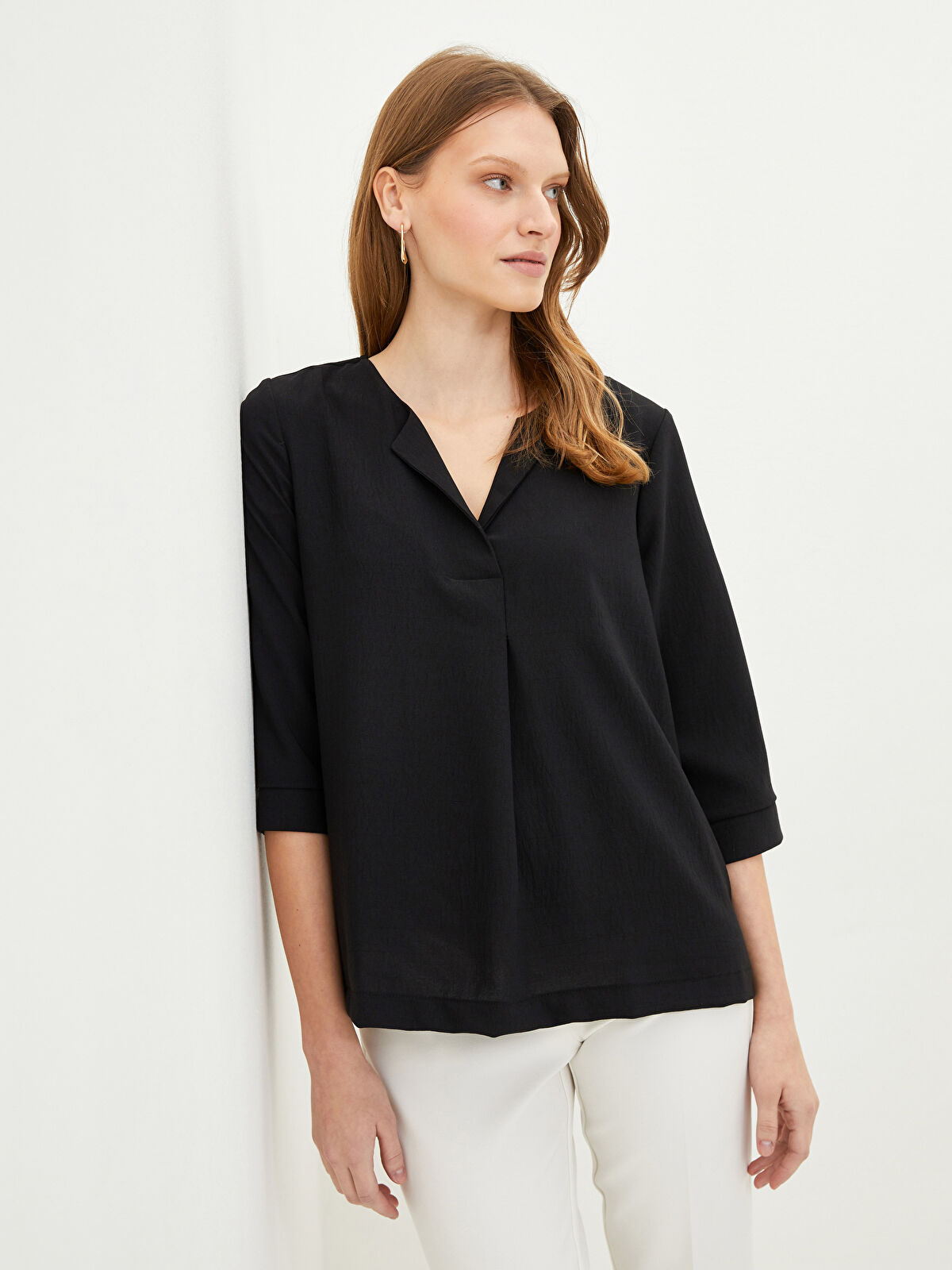 LCW CLASSIC Kaçık Yaka Düz Krep Kumaş Kadın Bluz