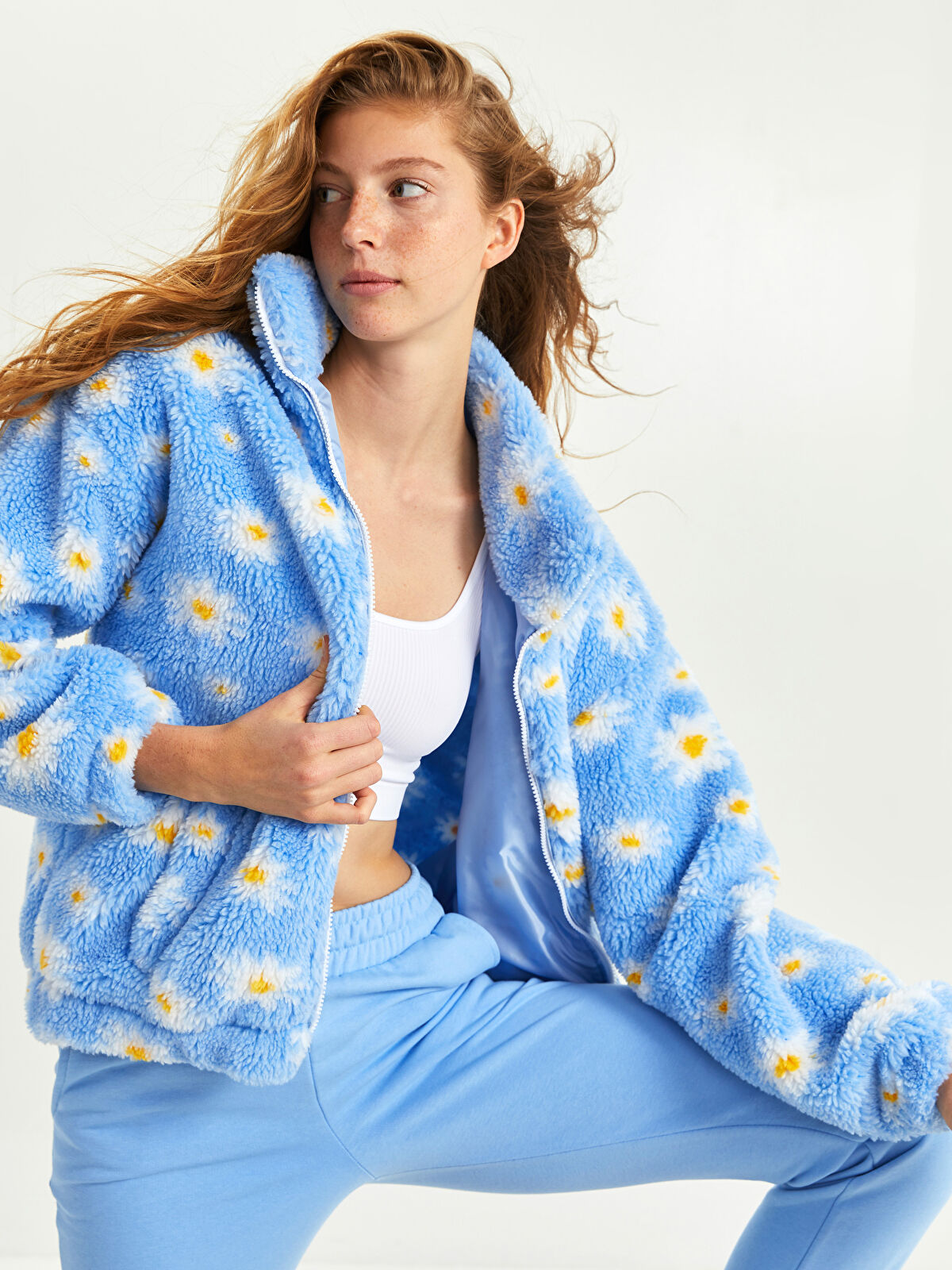 XSIDE Dik Yaka Çiçekli Uzun Kollu Pelüş Kadın Mont