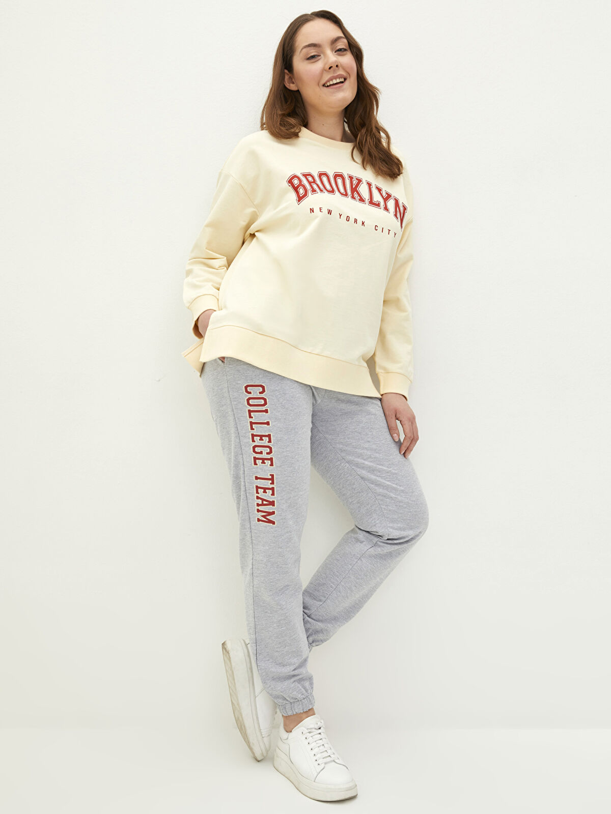 Büyük Beden Beli Lastikli Yazı Baskılı Kadın Jogger Eşofman Altı