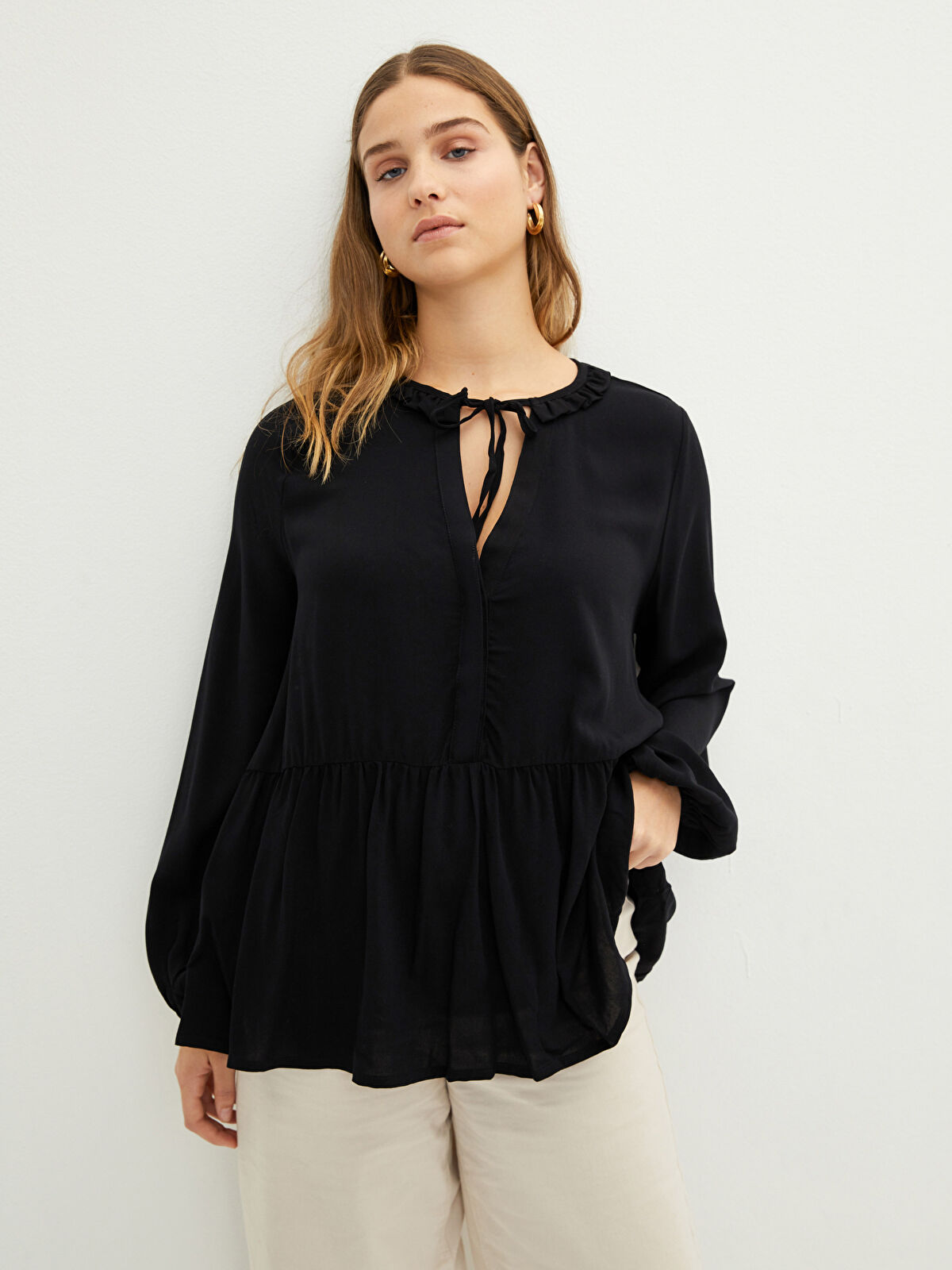 Büyük Beden Fırfırlı Bağlamalı Yaka Düz Uzun Kollu Viskon Kadın Bluz Büyük Beden Fırfırlı Bağlamalı Yaka Düz Uzun Kollu Viskon Kadın Bluz