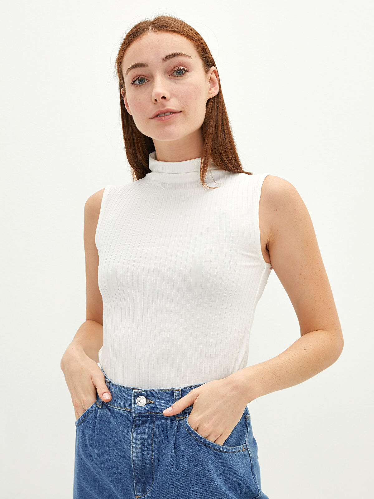 MODEST Dik Yaka Düz Kolsuz Kazak