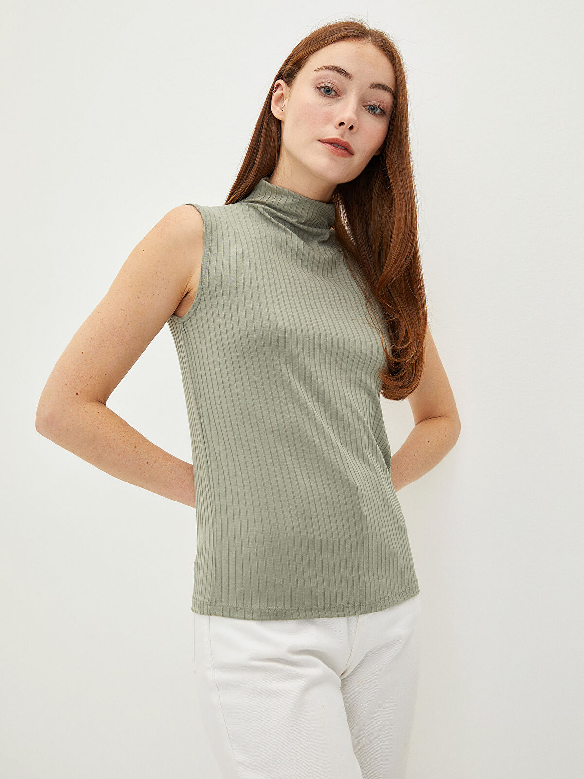 MODEST Dik Yaka Düz Kolsuz Kazak