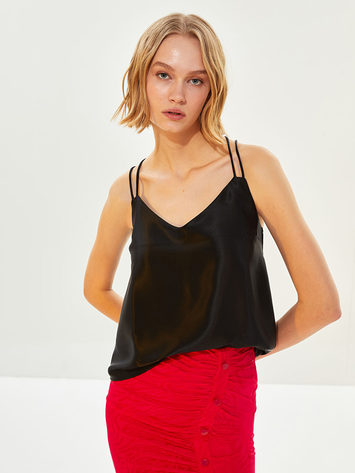 LCW CASUAL V Yaka Düz Askılı Saten Kadın Bluz