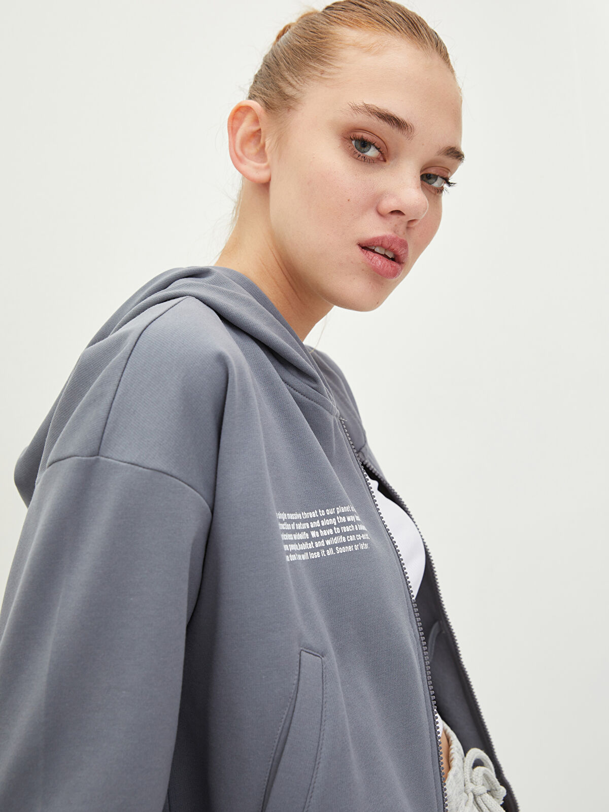 LCW CASUAL Kapüşonlu Yazı Baskılı Uzun Kollu Kadın Spor Hırka