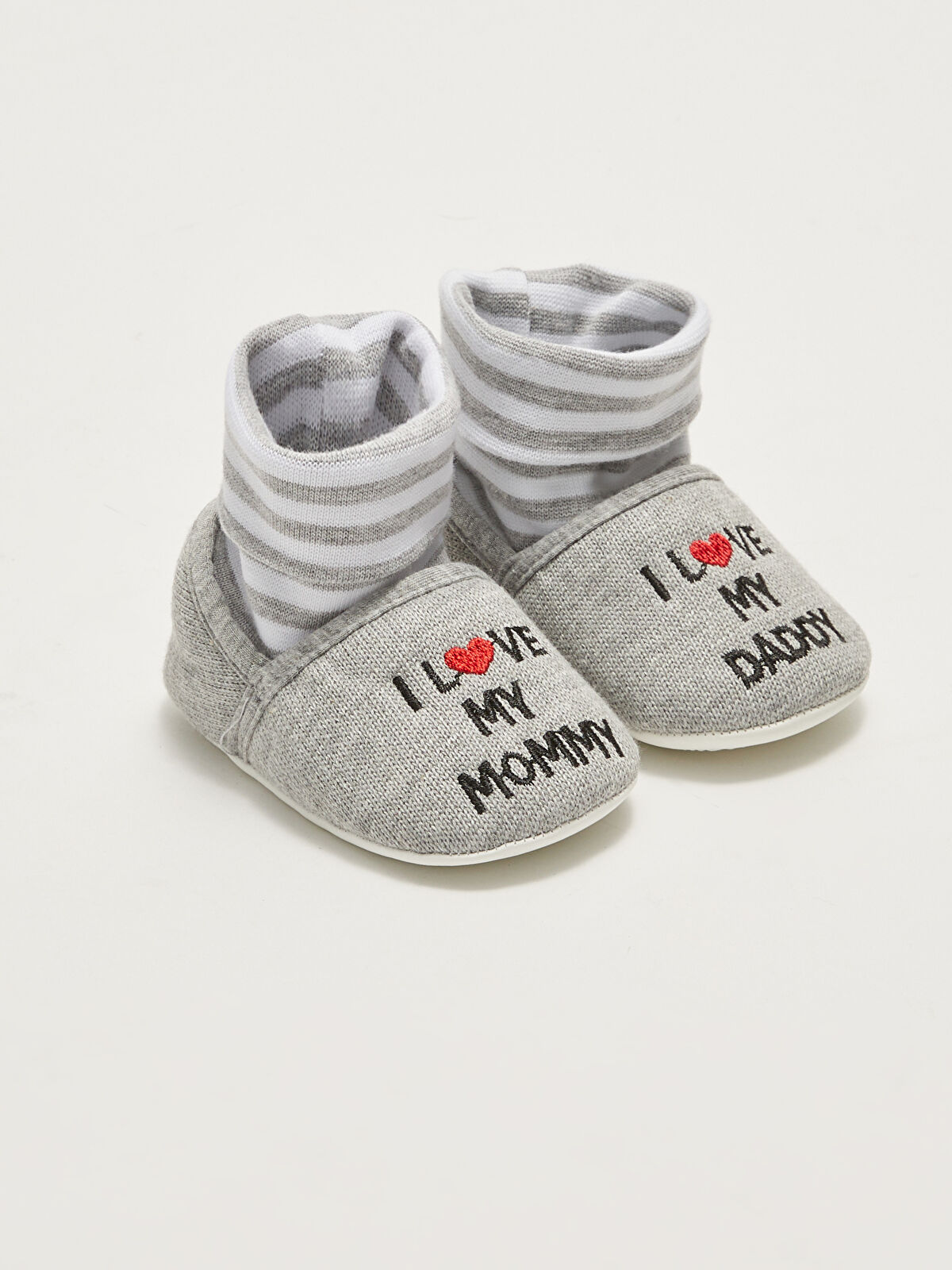 Nakış Detaylı Pamuk Astarlı Yürüme Öncesi Erkek Bebek Çoraplı Ev Ayakkabısı Nakış Detaylı Pamuk Astarlı Yürüme Öncesi Erkek Bebek Çoraplı Ev Ayakkabısı