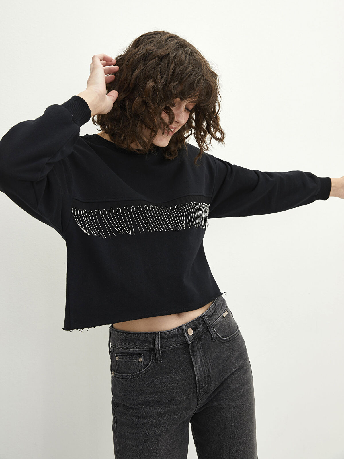 LCW CASUAL Bisiklet Yaka Zincir Detaylı Uzun Kollu Kadın Sweatshirt