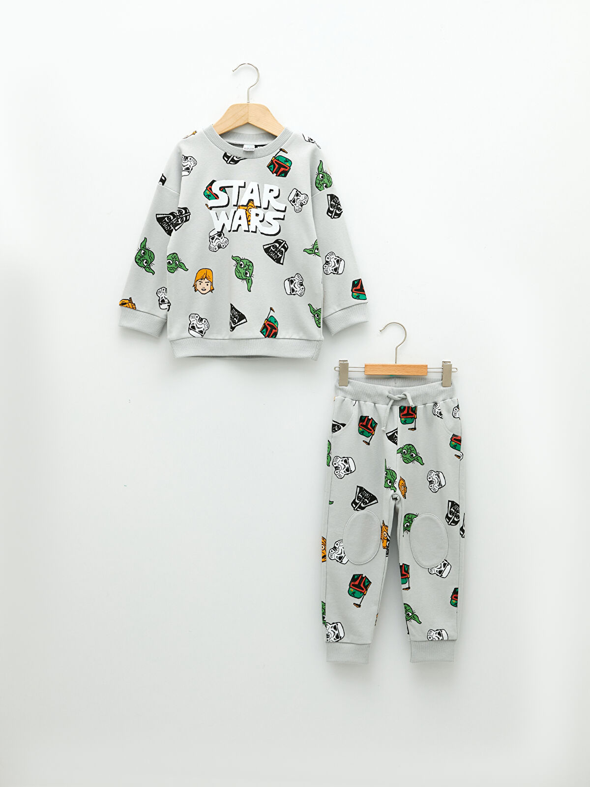 Bisiklet Yaka Uzun Kollu Star Wars Baskılı Erkek Bebek Sweatshirt ve Jogger Pantolon 2'li Takım Bisiklet Yaka Uzun Kollu Star Wars Baskılı Erkek Bebek Sweatshirt ve Jogger Pantolon 2'li Takım