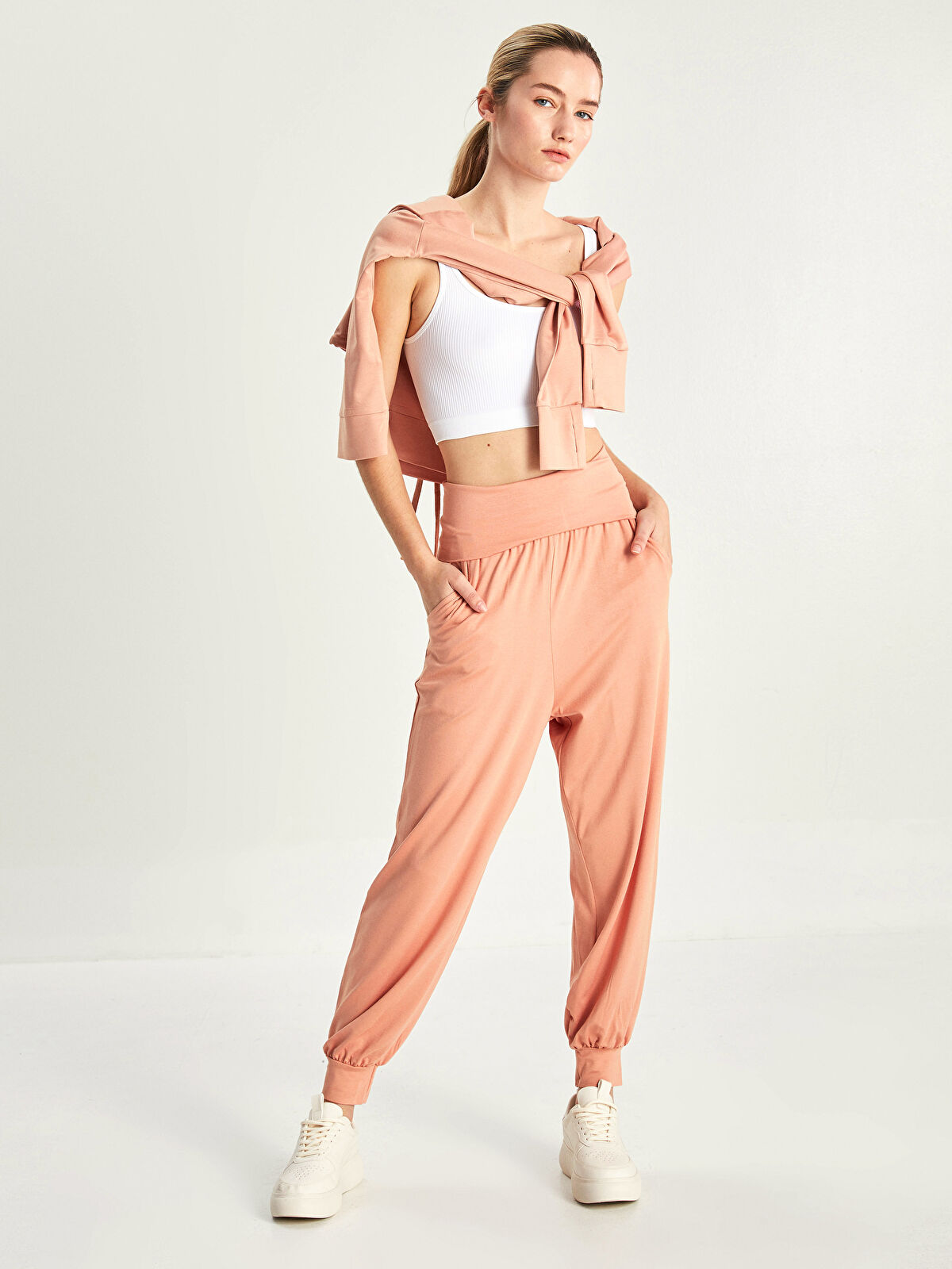 LCW ACTIVE Düz Cep Detaylı Bilek Boy Kadın Spor Eşofman Altı LCW ACTIVE Düz Cep Detaylı Bilek Boy Kadın Spor Eşofman Altı
