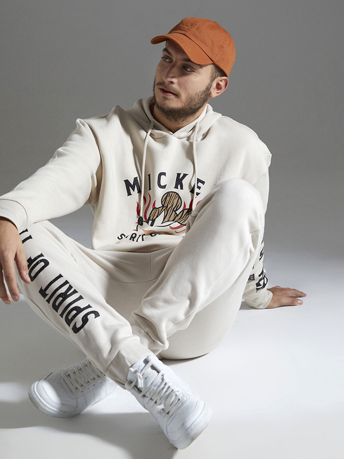 X-SIDE x Berkay Yuvakuran Erkek Sweatshirt - Oversize Kapüşonlu Uzun Kollu Mickey Mouse Baskılı X-SIDE x Berkay Yuvakuran Erkek Sweatshirt - Oversize Kapüşonlu Uzun Kollu Mickey Mouse Baskılı