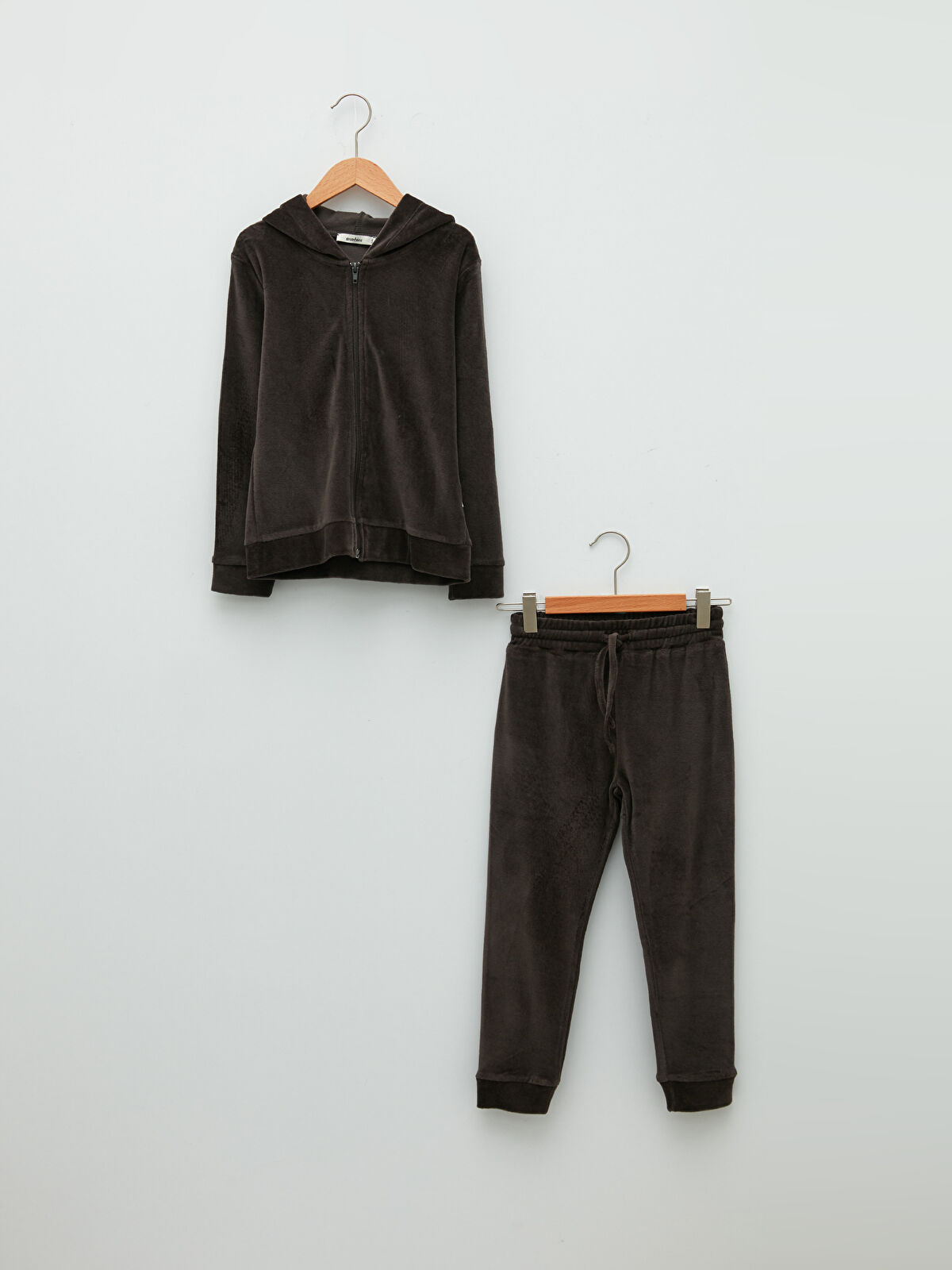 Antebies Kapüşonlu Basic Uzun Kollu Organik Pamuklu Kadife Erkek Çocuk Fermuarlı Sweatshirt ve Eşofman Altı Antebies Kapüşonlu Basic Uzun Kollu Organik Pamuklu Kadife Erkek Çocuk Fermuarlı Sweatshirt ve Eşofman Altı