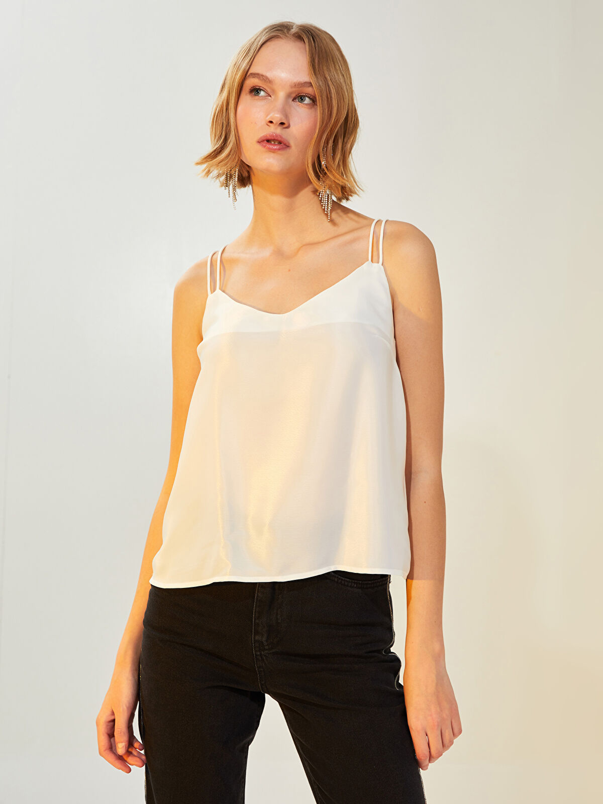 LCW CASUAL V Yaka Askılı Düz Saten Kadın Bluz