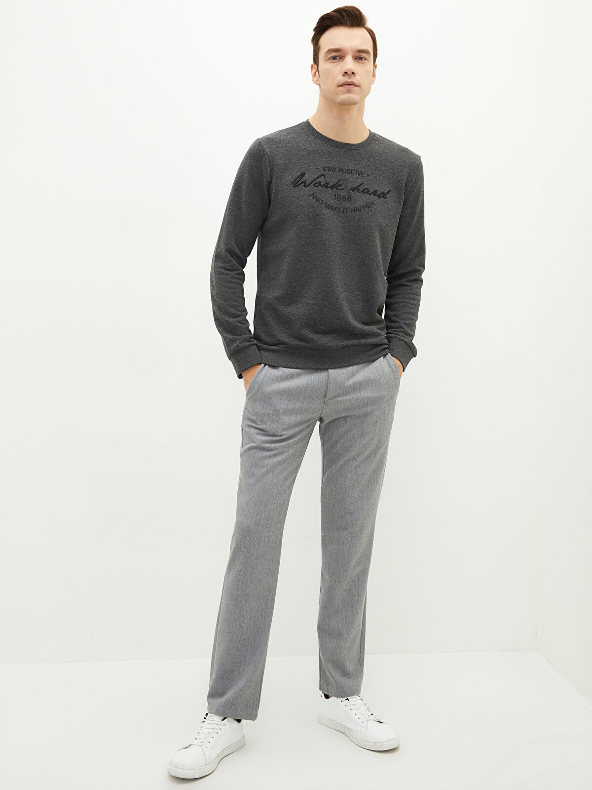 LCW CLASSIC Bisiklet Yaka Nakışlı Uzun Kollu Erkek Sweatshirt