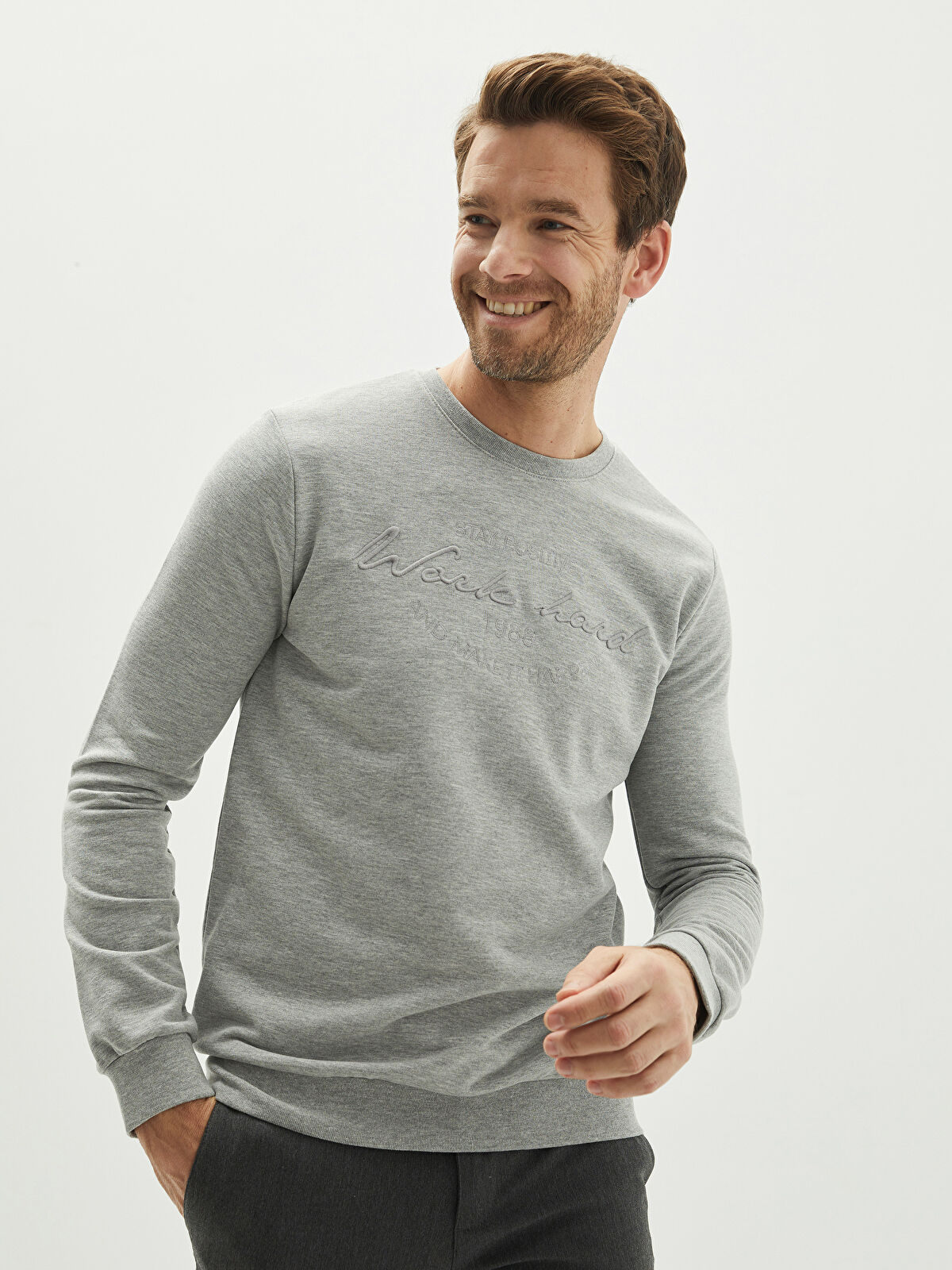 LCW CLASSIC Bisiklet Yaka Nakışlı Uzun Kollu Erkek Sweatshirt