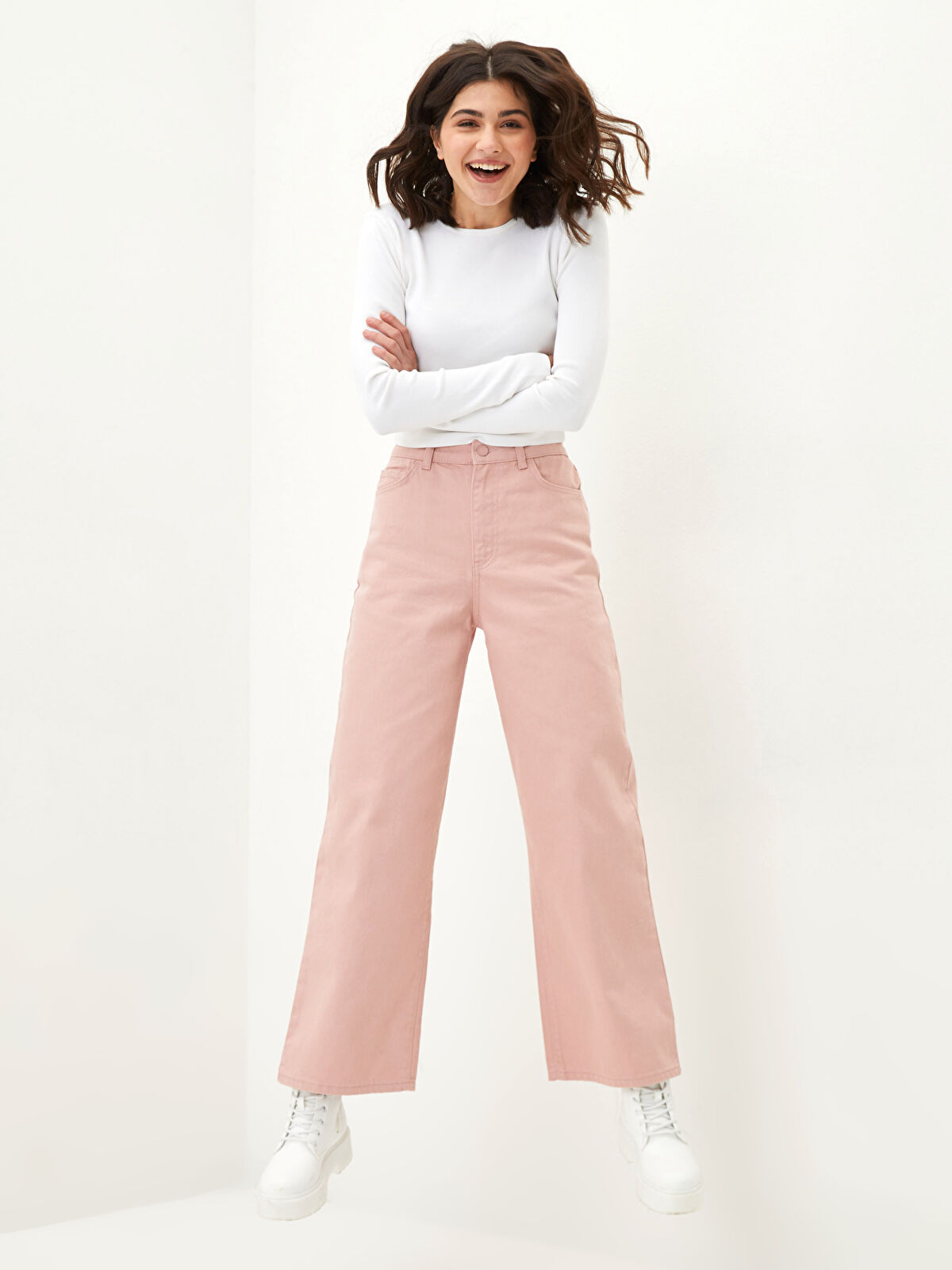 Yüksek Bel Rahat Kalıp Cep Detaylı Geniş Paça Kadın Jean Pantolon