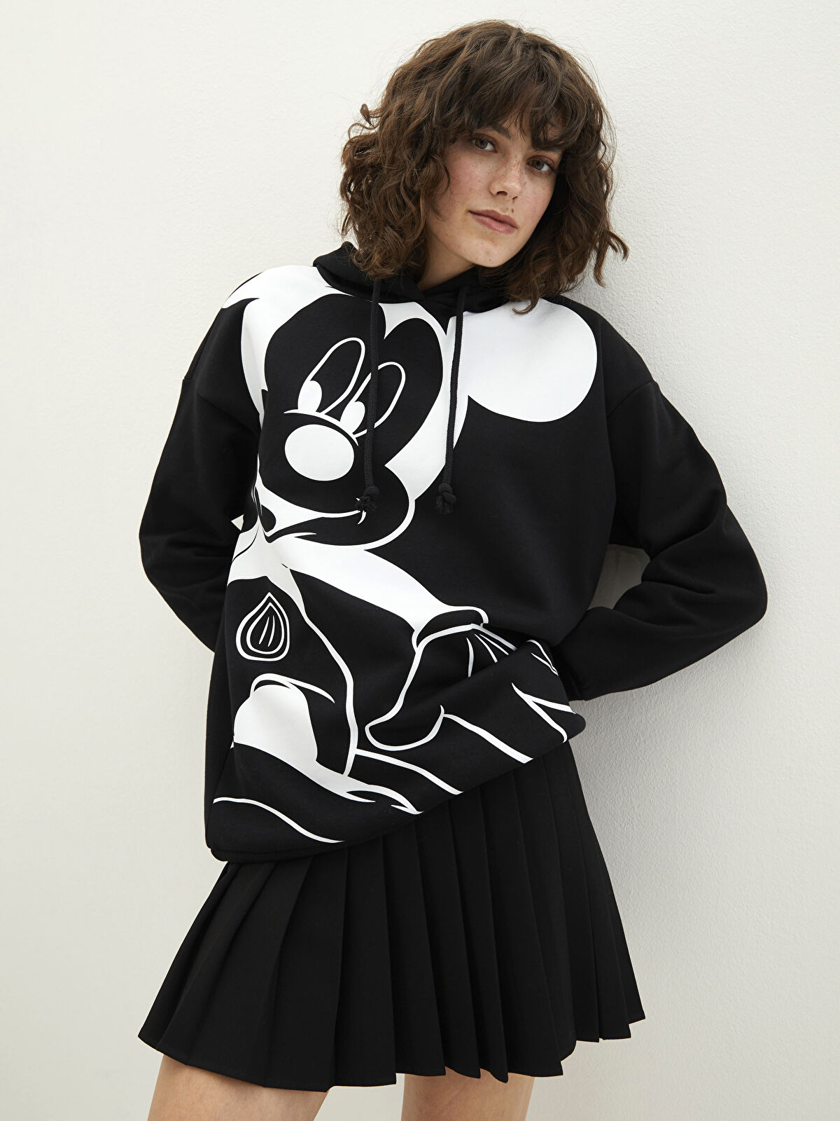LCW CASUAL Kapüşonlu Mickey Mouse Baskılı Uzun Kollu Kadın Sweatshirt LCW CASUAL Kapüşonlu Mickey Mouse Baskılı Uzun Kollu Kadın Sweatshirt