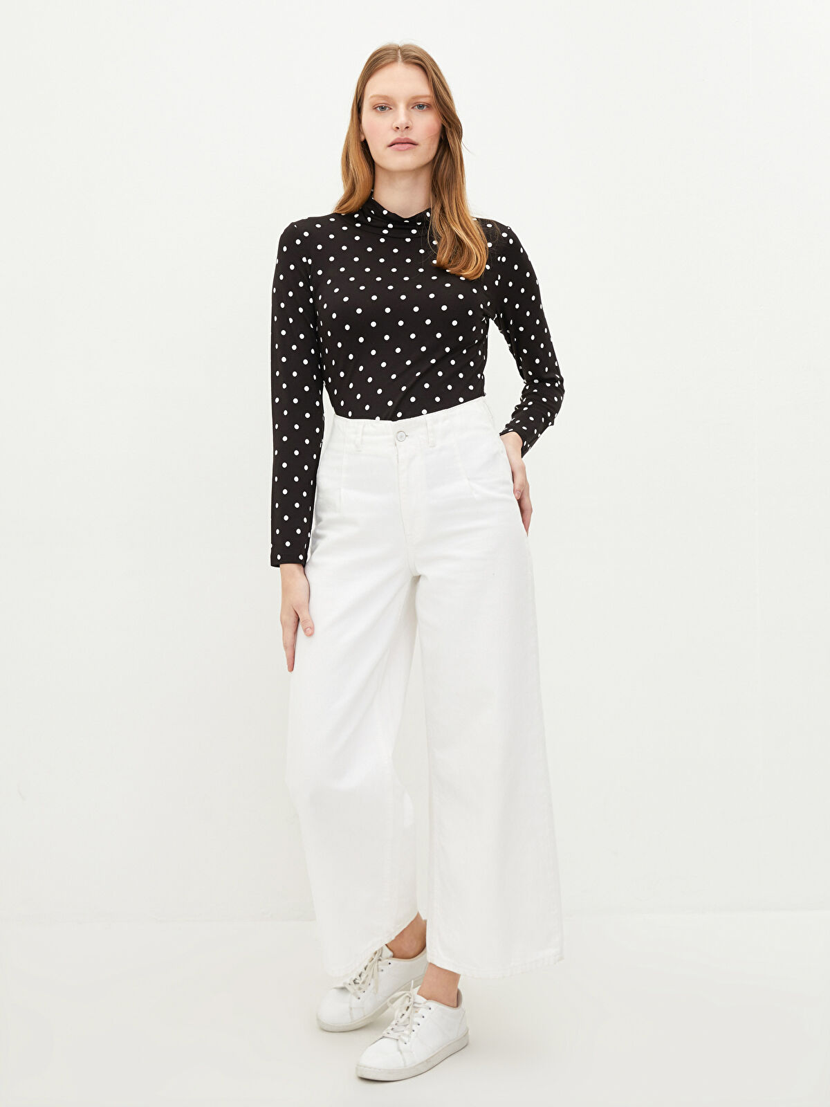 LCW BASIC Dik Yaka Puantiyeli Uzun Kollu Viskon Kadın Tişört