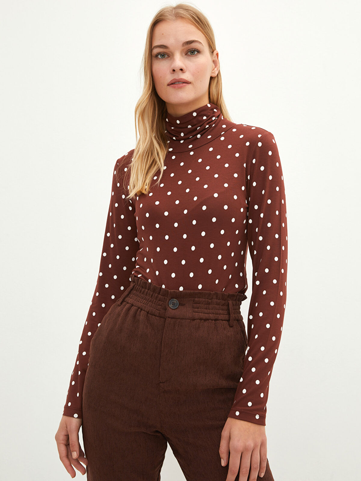 LCW BASIC Dik Yaka Puantiyeli Uzun Kollu Viskon Kadın Tişört