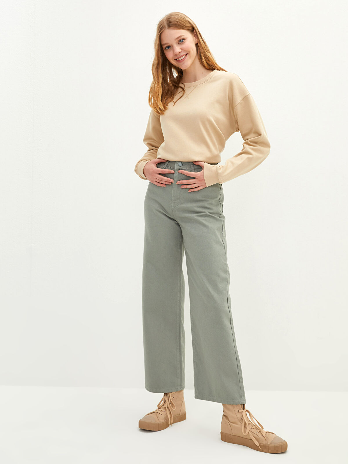 Yüksek Bel Rahat Kalıp Cep Detaylı Geniş Paça Kadın Jean Pantolon