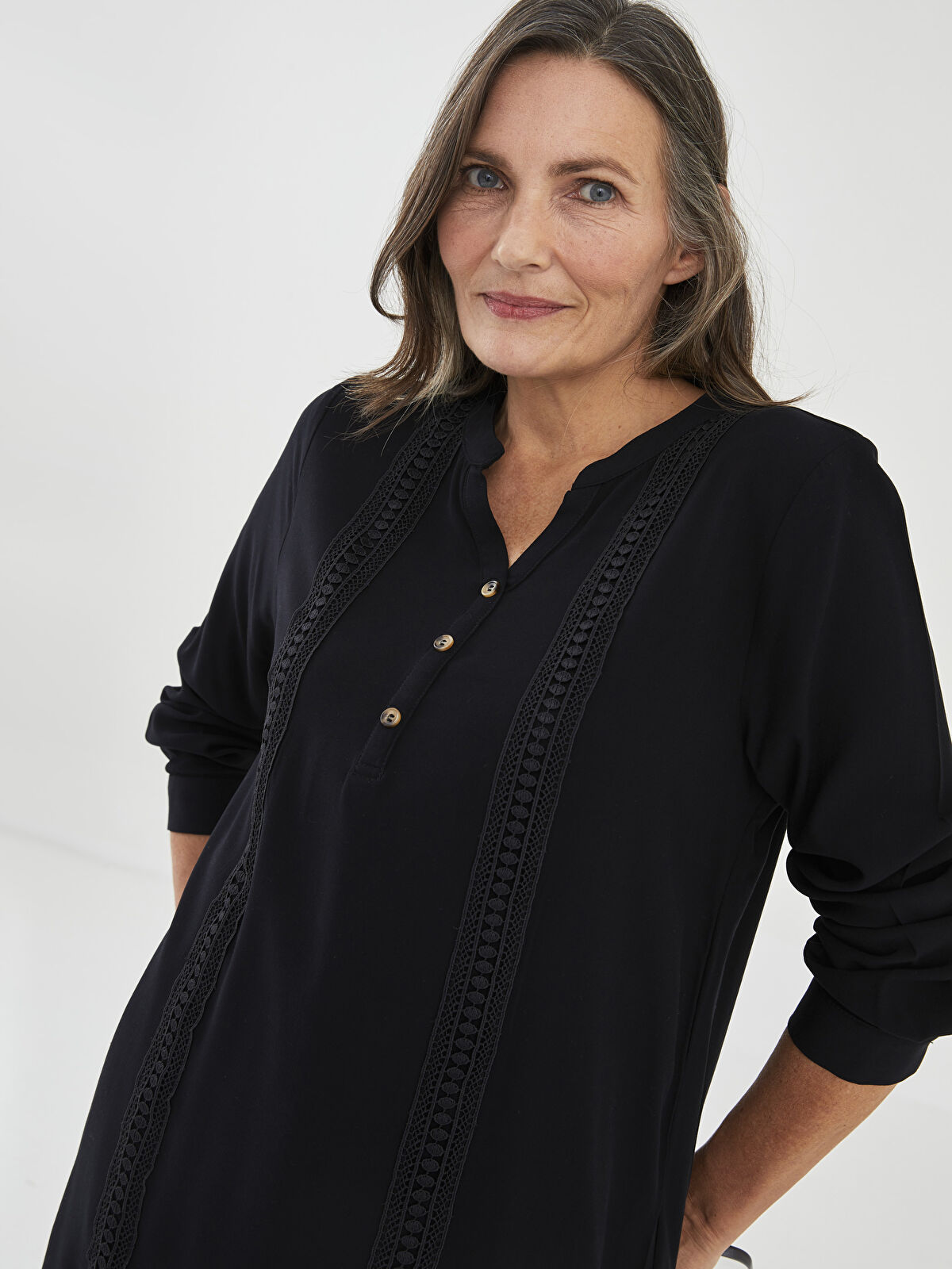 LCW GRACE Kaçık Yaka Nakışlı Uzun Kollu Gabardin Kumaş Kadın Bluz