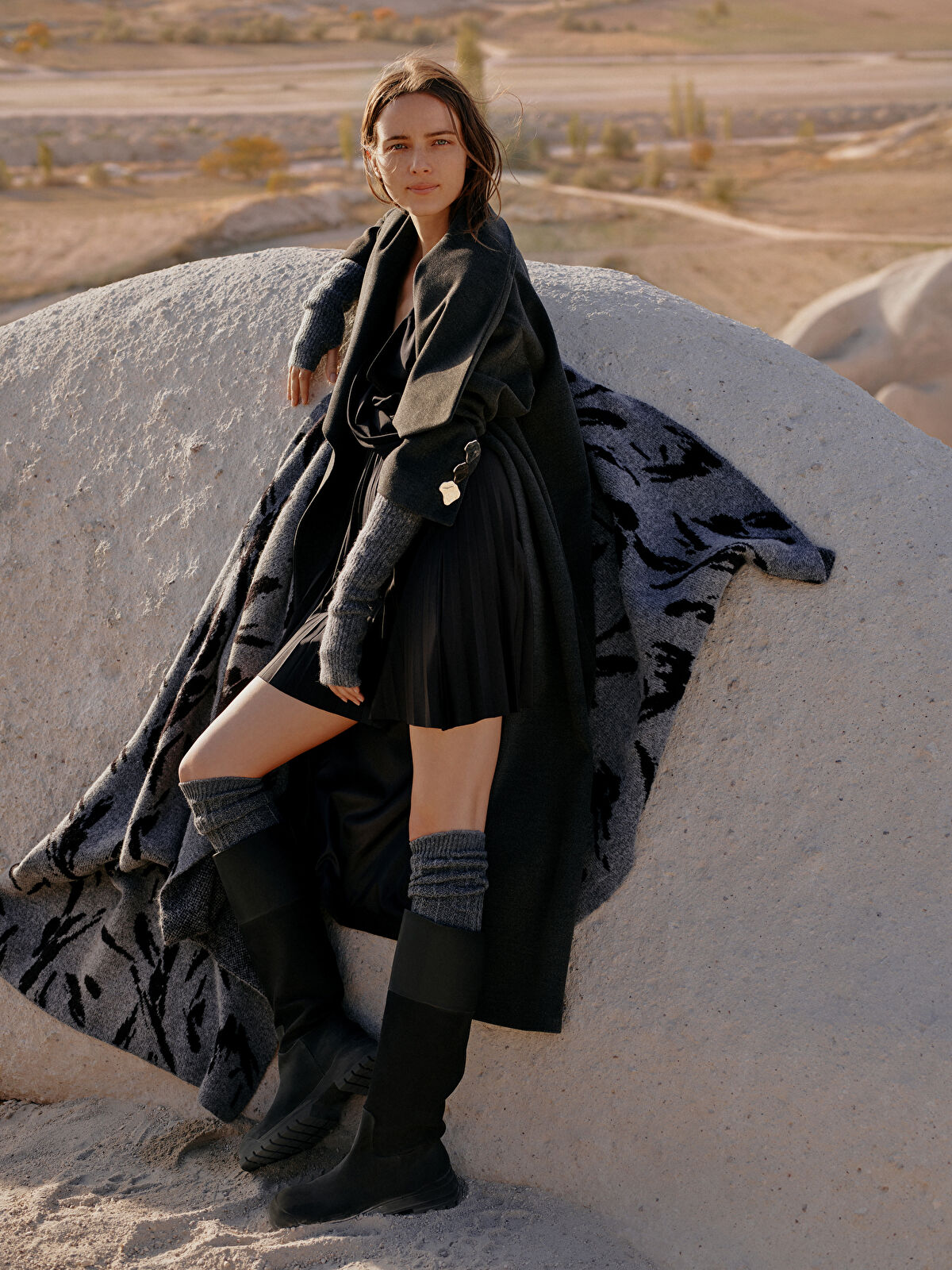 GAMZE SARAÇOĞLU X LCW VISION KADIN KABAN - GENİŞ CEKET YAKA DÜZ UZUN KOLLU OVERSİZE