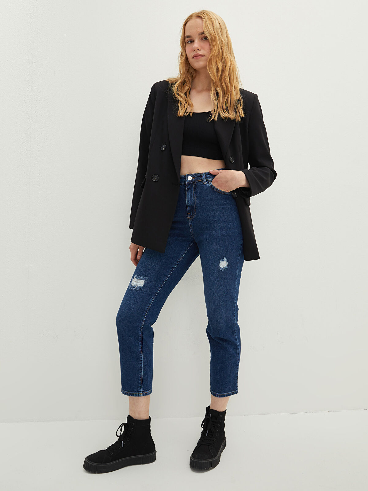 Yüksek Bel Standart Fit Cepli Yırtık Detaylı Kadın Rodeo Jean Pantolon Yüksek Bel Standart Fit Cepli Yırtık Detaylı Kadın Rodeo Jean Pantolon