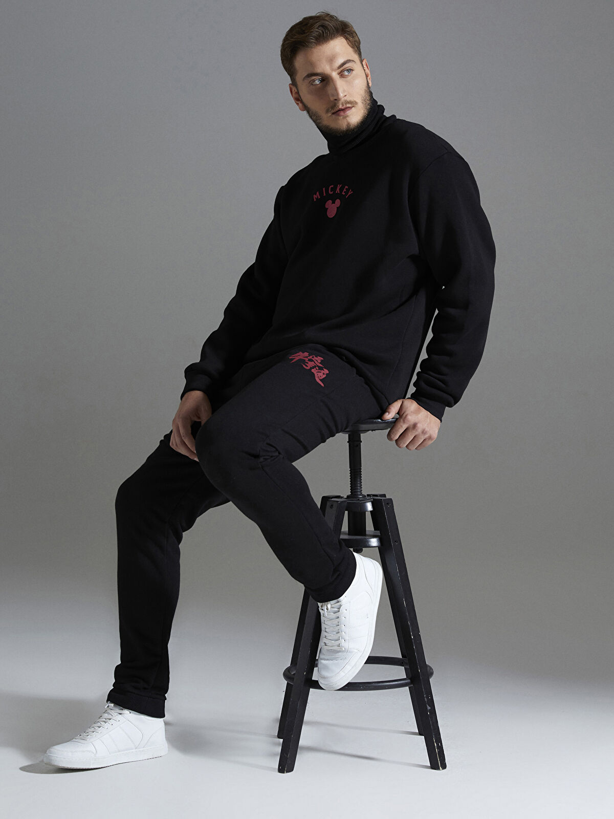 X-SIDE x Berkay Yuvakuran Erkek Jogger Eşofman Altı - Standart Kalıp X-SIDE x Berkay Yuvakuran Erkek Jogger Eşofman Altı - Standart Kalıp