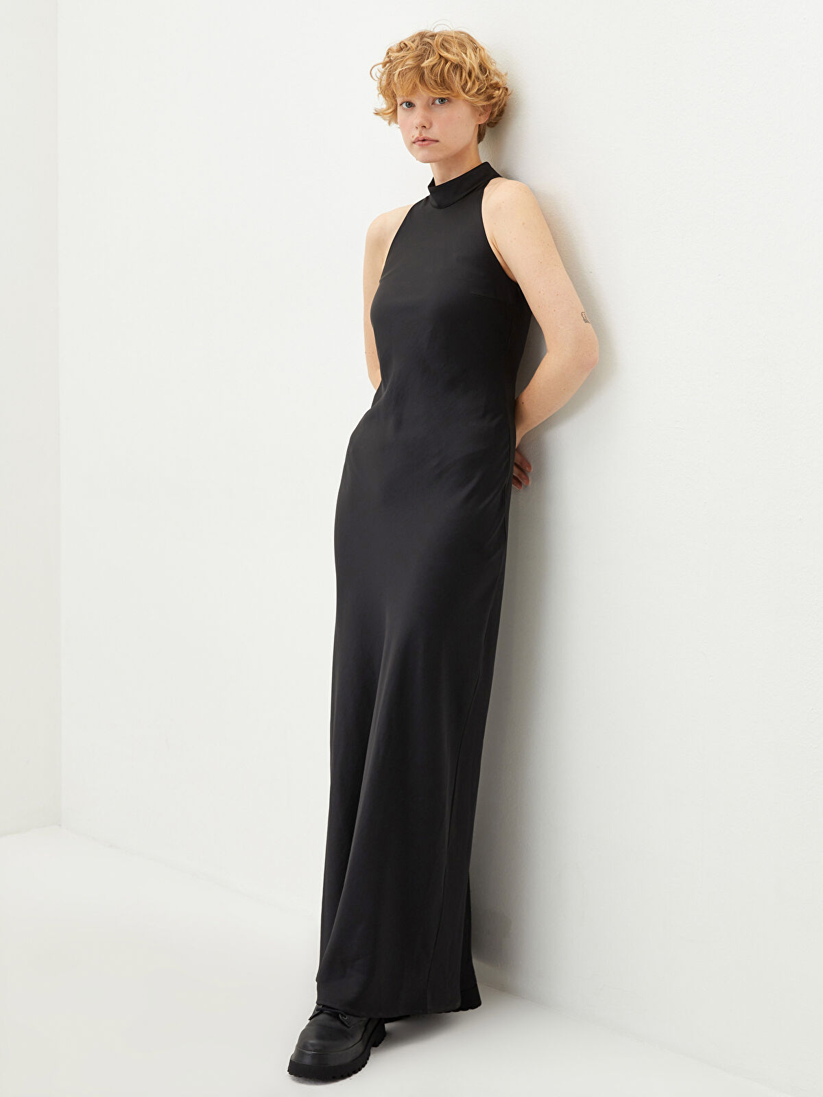 LCW LIMITED Halter Yaka Düz Kolsuz Saten Kadın Elbise LCW LIMITED Halter Yaka Düz Kolsuz Saten Kadın Elbise