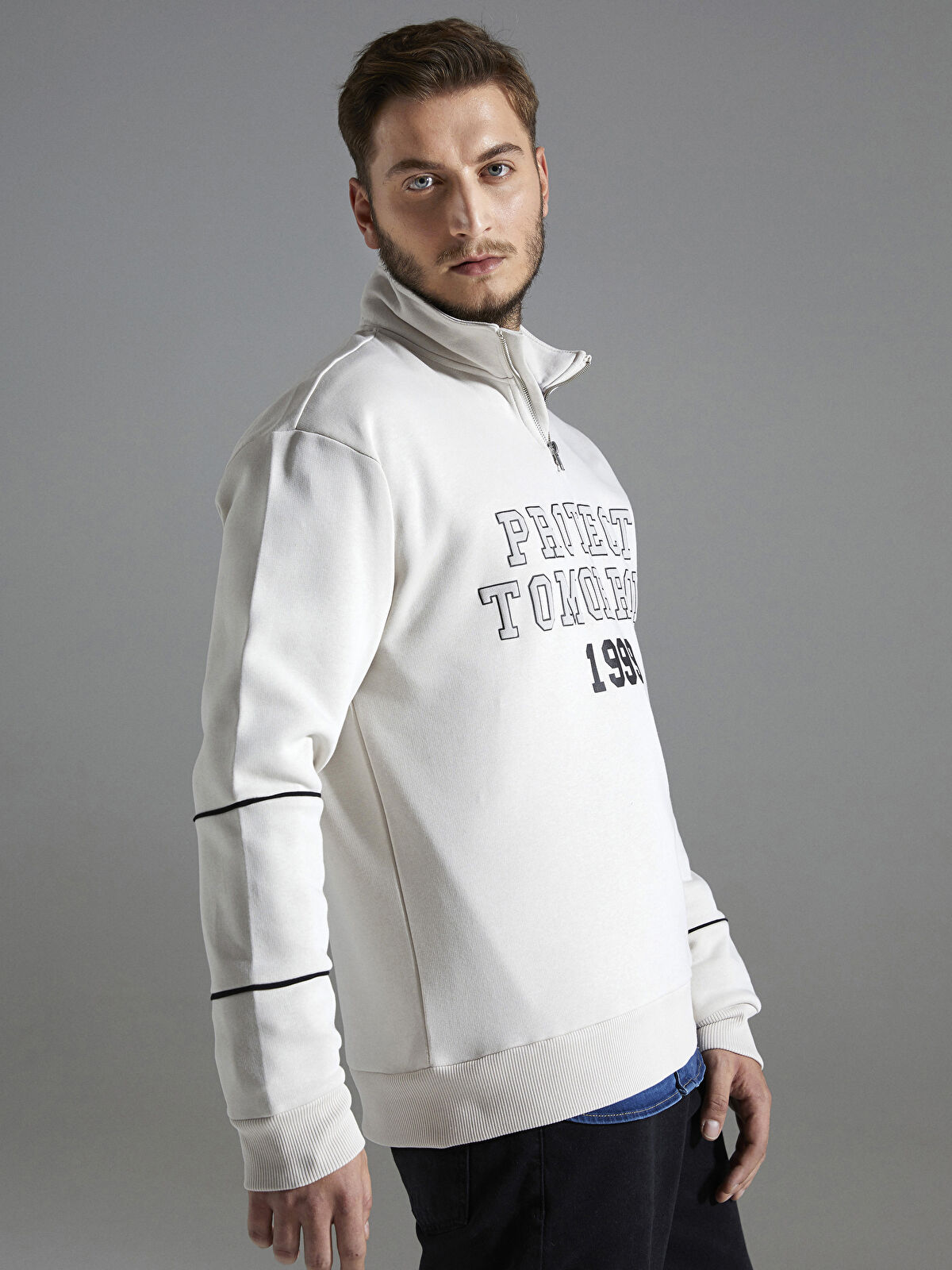 X-SIDE x Berkay Yuvakuran Erkek Sweatshirt - Oversize Dik Yaka Uzun Kollu Baskılı X-SIDE x Berkay Yuvakuran Erkek Sweatshirt - Oversize Dik Yaka Uzun Kollu Baskılı