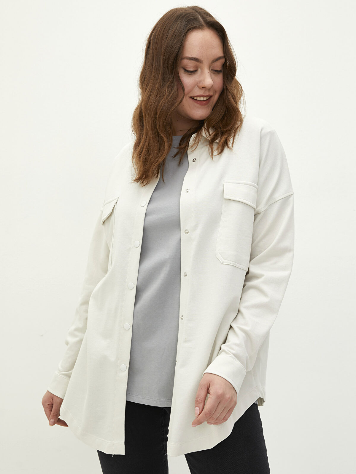 Büyük Beden Önden Düğme Kapamalı Düz Uzun Kollu Kadın Gömlek Ceket
